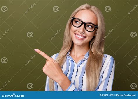 Photo Portrait Of Blonde Pretty Young Girl Point Look Empty Space Wear