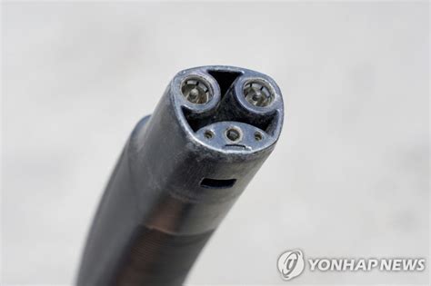 전기차 충전 테슬라 슈퍼차저에서