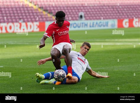 GINEVRA Lr Luka Vuskovic Di Hajduk Split Ernest Poku Di AZ Durante