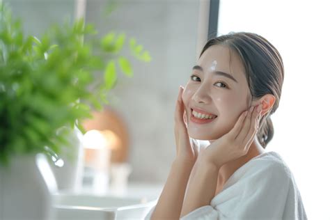 根深いシミ悩みに！40・50代が使うべき美白アイテム4つ つやプラ つやっときらめく美をプラス｜40代からのエイジングを前向きに