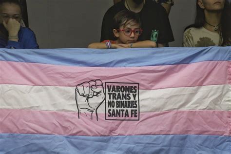 LAURA MONDINO Niñeces y adolescencias trans todasantafe
