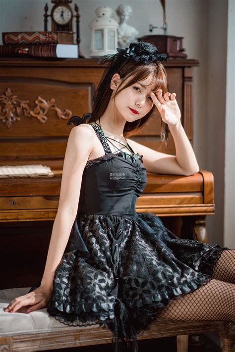 网红Coser 陆卿卿kyokyo 洛丽塔 宅男屋