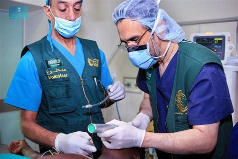 جريدة الرياض فريق مركز الملك سلمان للإغاثة الطبي التطوعي يجري 40