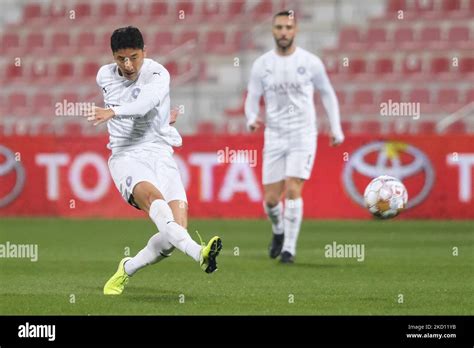 Jung Woo Young 5 Of Al Sadd Shoots During The Qnb Stars League
