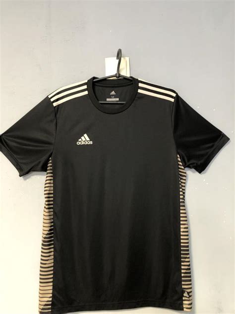 Футболка — ціна 300 грн у каталозі Футболки Купити чоловічі речі за доступною ціною на Шафі