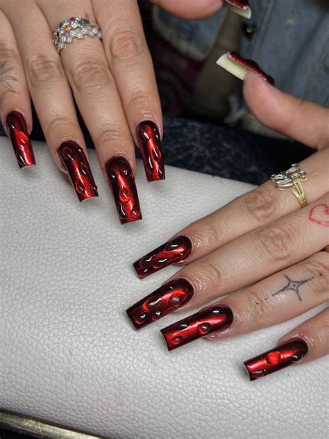 25 Adorable Chrome Nail Art Ideas To Rock This Season Image 6 Of 31