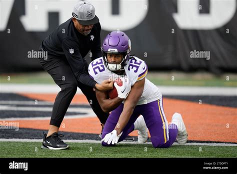 Minnesota Vikings Running Back Ty Chandler 32 Gets Help From A Coach