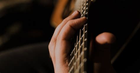 Panduan Lengkap Cara Memainkan Gitar Untuk Pemula
