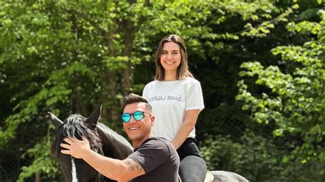 Mesut Özil Eşi Amine Gülşenin Doğum Gününü Romantik Sözlerle Kutladı