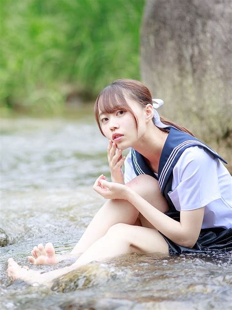 ミニスカのjs小学生が幼い下半身がぐぅシコ芋臭いパンティが興奮する逆さ撮り画像 ロリjcの専科