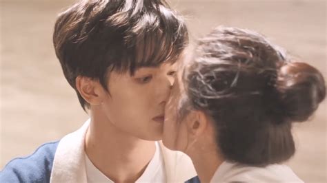 女主回到现实世界，见到霸总秒变哭包，撒娇亲吻拥抱求安慰💕 Clip 全世界都在等你们分手 Youtube