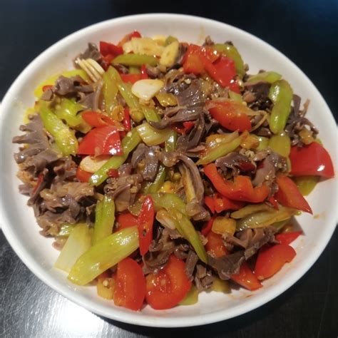 【泡椒鸭胗的做法步骤图，泡椒鸭胗怎么做好吃】黄也萌下厨房