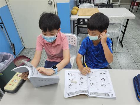 奇遇圍棋 【暑期夏令營day27 侏儸紀世界 恐龍展】 今天上午練棋時 77老師問大家 認識那些恐龍~