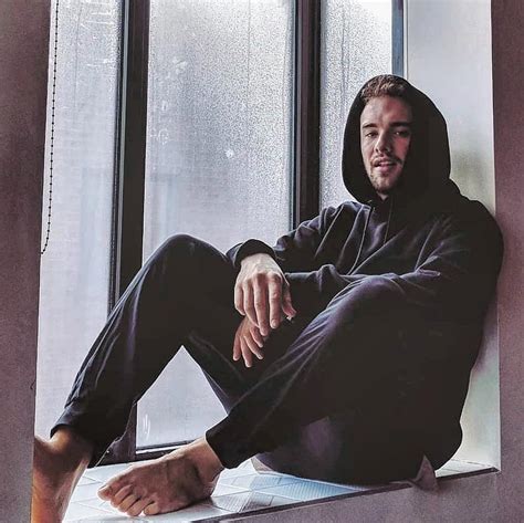 Charles Montignys Feet