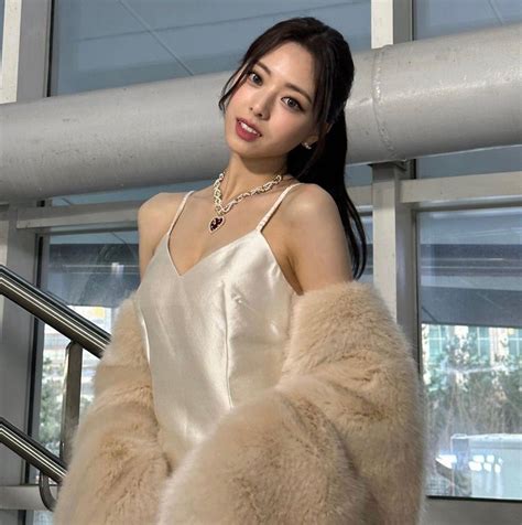 있지 유나 골반 미녀인 줄 알았는데…어깨 미녀 인증 네이트 연예