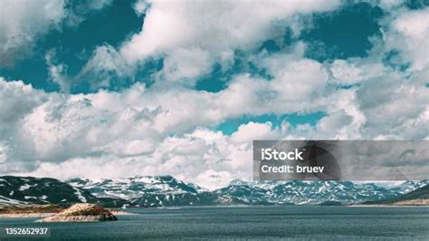 Oppland 타이인 호수 노르웨이 여름 날에 아름다운 호수 타이인의 해안에 돌 노르웨이 자연 4k 0명에 대한 스톡 사진 및 기타 이미지 Istock