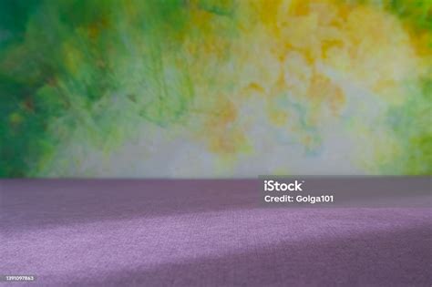 밝지 않은 초점 흐릿한 추상적 인 여러 가지 색상의 배경 쇼케이스 0명에 대한 스톡 사진 및 기타 이미지 0명 가정의 방