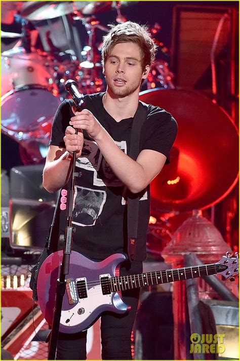 Photo 5 Seconds Of Summer Shes So Hot Teen Choice 12 Photo 3439944
