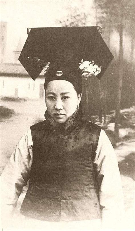 溥仪身边的女人们：图2是最爱的奶妈真实模样，溥仪9岁才舍得断奶看看头条中华网