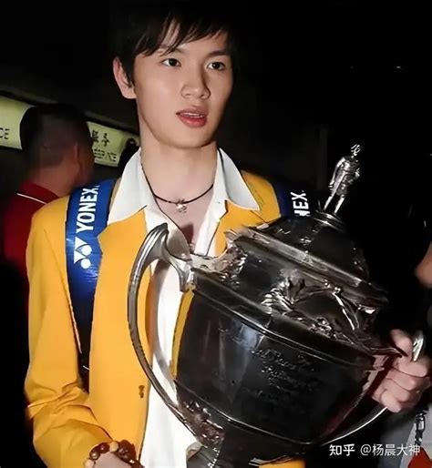 鲍春来自爆右耳失聪，以前的国羽二哥现在过的究竟如何？ 知乎