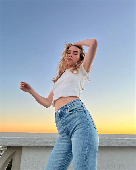 Braless Suki Waterhouse 2