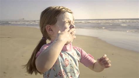 Una Madre Hace Todo Para Proteger A Sus Hijos Youtube