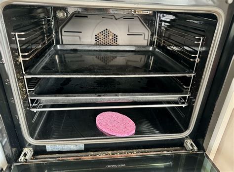Перевірено поколіннями лайфхак для чищення духовки яким користувалися ще наші мами