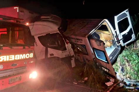 Bebê E Outras 11 Pessoas Morrem Em Batida Entre Van Com Pacientes E