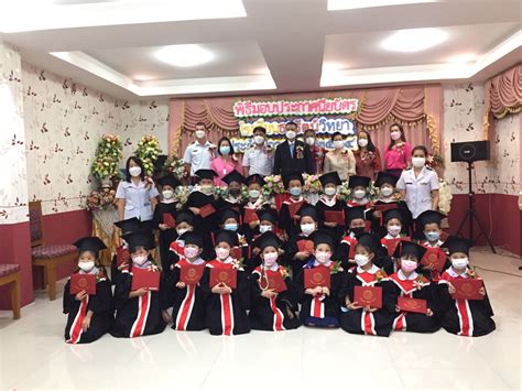 พิธีมอบประกาศนียบัตร โรงเรียนธนรัตน์วิทยา อ เมือง จ ลำพูน