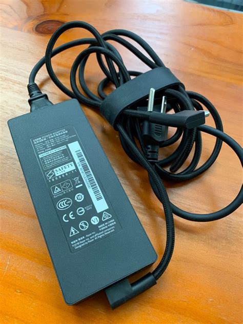 Razer Blade W Power Adapter Charger 手提電話 電話及其他裝置配件 電池及充電器 Carousell