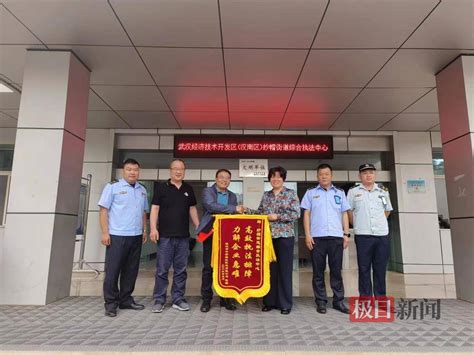 路牌偏低“挡住”货车通行，武汉经开城管路长协调移路牌纱帽街省道运输