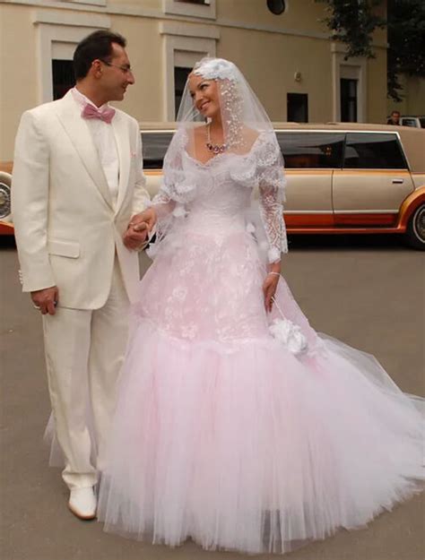 И сбоку бантик самые провальные свадебные платья знаменитостей Я Покупаю