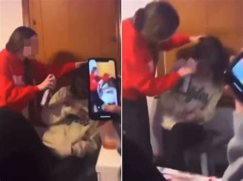 검게 백인 소녀