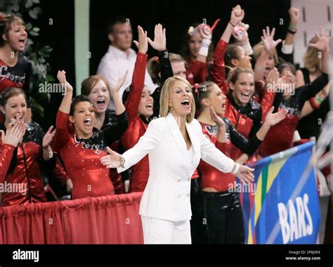 Georgias Coach Suzanne Yoculan And Teammates Celebrate After Courtney
