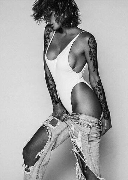 Tattooed Chicks With A Lot Of Sex Appeal Pics Gif Izispicy Com