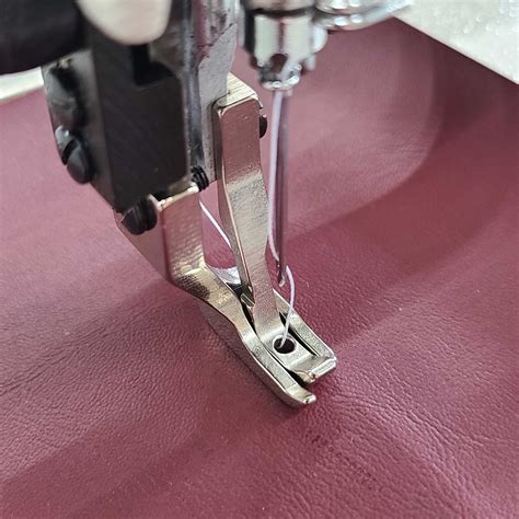 Juki DU-1181N Narrow smooth presser foot - Sewing Gold