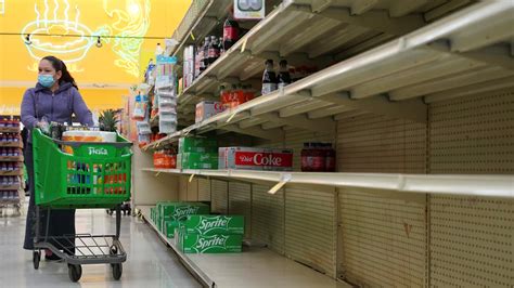 Ómicron y la nieve empujan el desabastecimiento en supermercados de