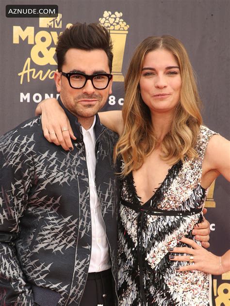 Annie Murphy Sexy At The Mtv Movie And Tv Awards Held At The Barker Hangar In Santa Monica