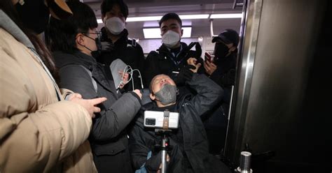 전장연 “오세훈 시장 면담 원한다···19일까지 승하차 시위 중단”