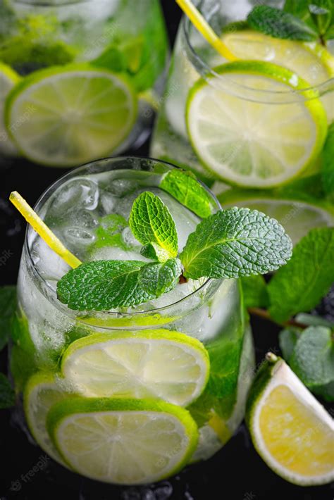 Premium Photo Refreshing Summer Alcoholic Cocktail Mojito With Ice