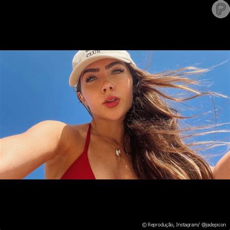 Jade Picon exibe barriga trincada em vídeo na praia Purepeople