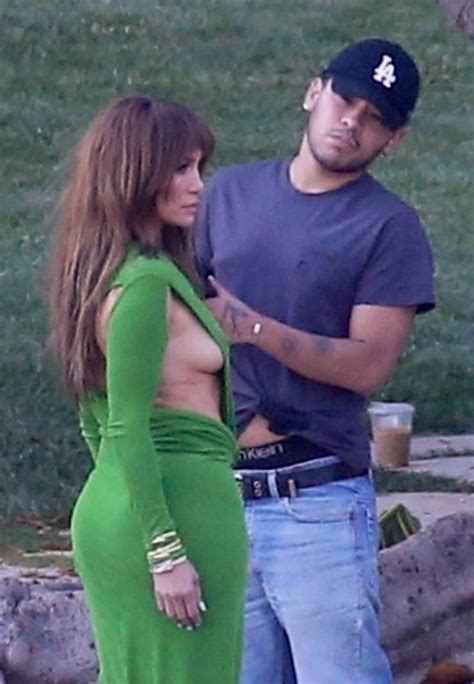 Jennifer Lopez Looks Incredible As She Flashes Her Sideboob On