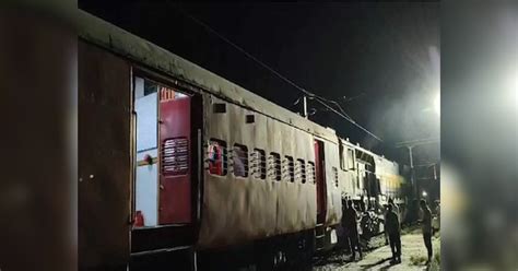 Train Accident In Jharkhand 3 Died Many Injured In Stampede After Rumor