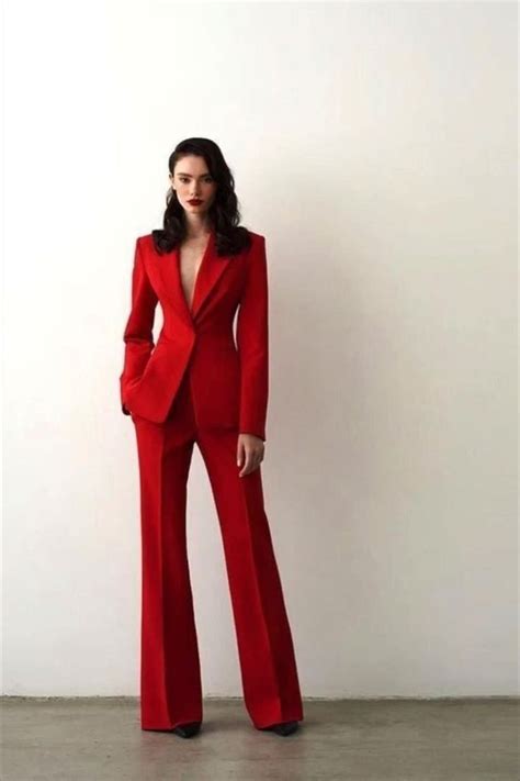 Pin By Eris H On Outfits Classy Work Outfits Woman Suit Fashion Chic Outfits