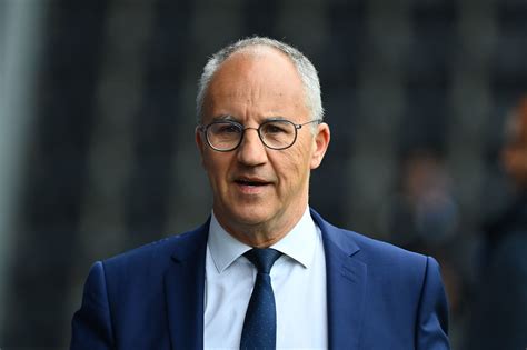Angers Chabane président du club quitte ses fonctions foot11