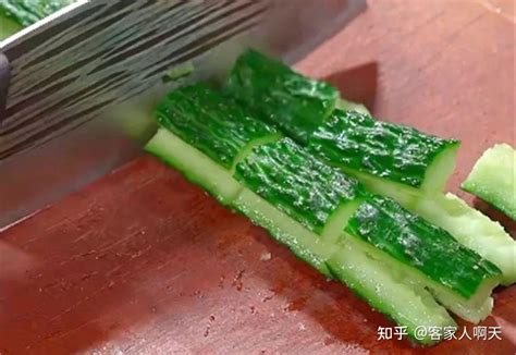 拌黄瓜怎么做又脆又好吃，白糖花生拌黄瓜：一道清爽脆口的美食！ 知乎