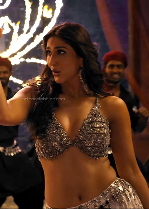 Vaani Kapoor Bollywood Actress Hot Navel Show Photos Hd Movie Caps