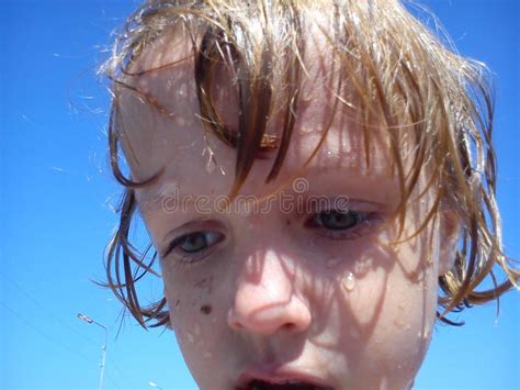 Retrato Da Menina Molhada Foto De Stock Imagem De Menina 13152044
