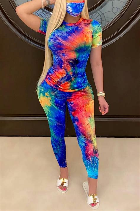 9 Ways To Style With Multicolored Outfits
