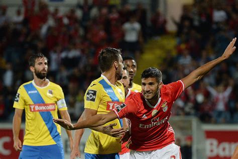 Benfica Vence Em Arouca E Lidera I Liga Zap Notícias